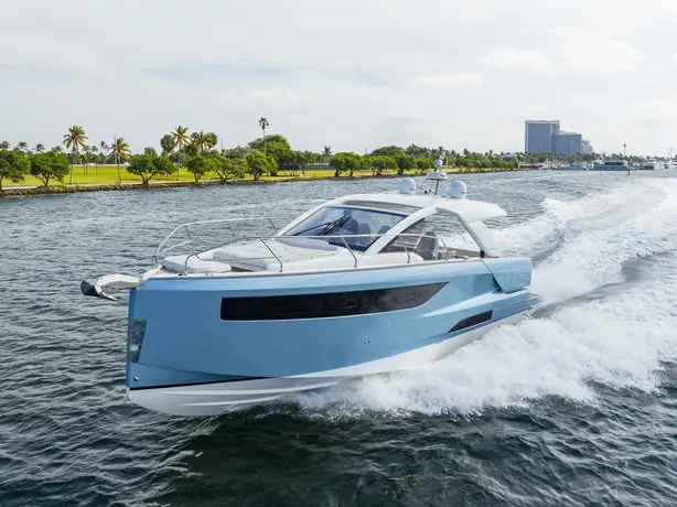 43 FEET - 45 FEET JEANNEAU DB/43 with Twins 350hp - Miami Boat Tours by ...